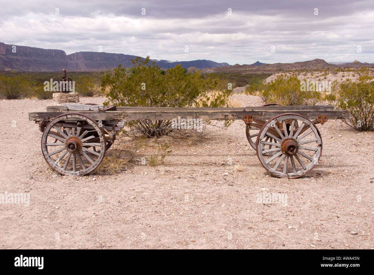 Wagon wheels spokes hi-res stock photography and images - Alamy