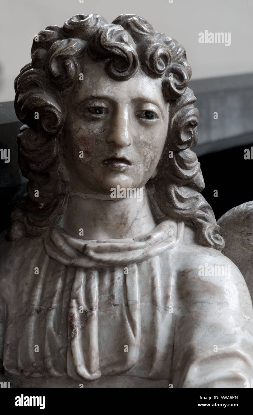 Stone Statue on Tomb in Framlingham Chuch Stock Photo - Alamy