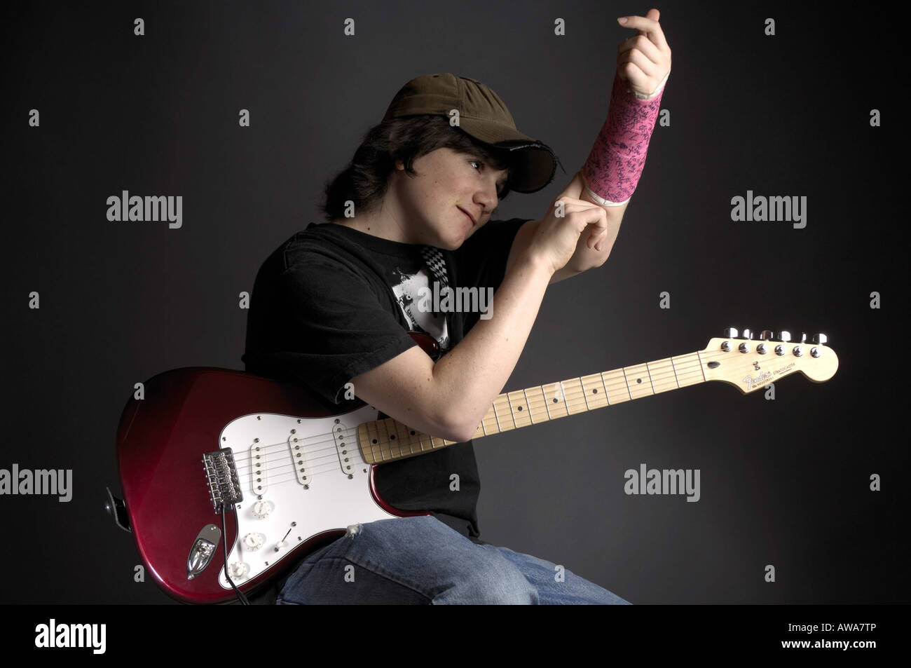 Teenage with a broken arm playing the guitar Stock Photo - Alamy