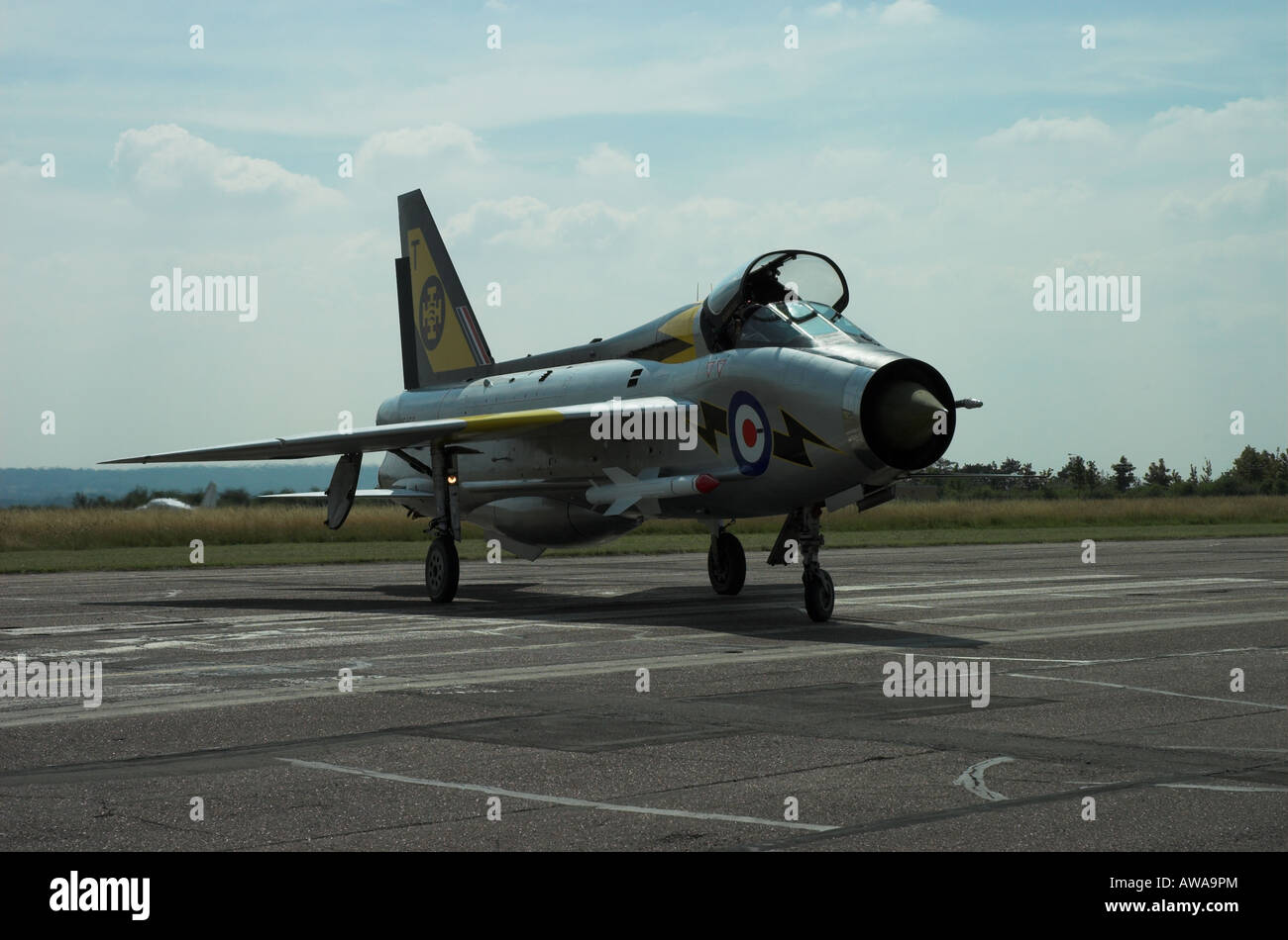 English electric lightning hi-res stock photography and images - Alamy