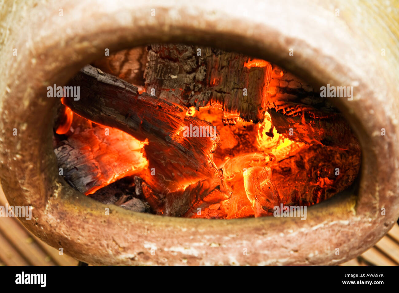 Glowing embers fire hi-res stock photography and images - Alamy