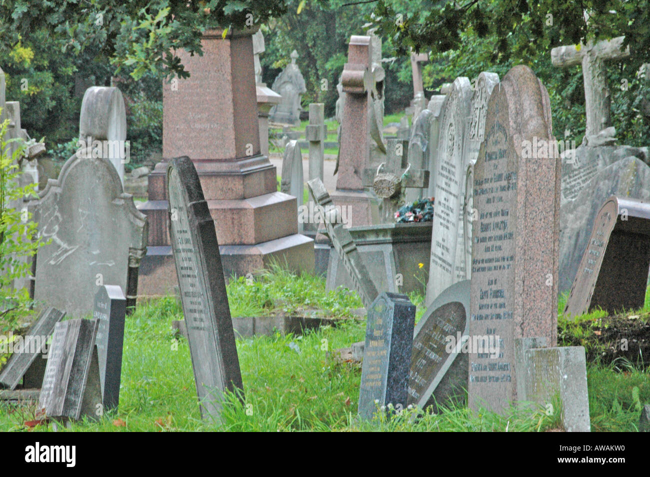 A Victorian English cemetery Stock Photo - Alamy