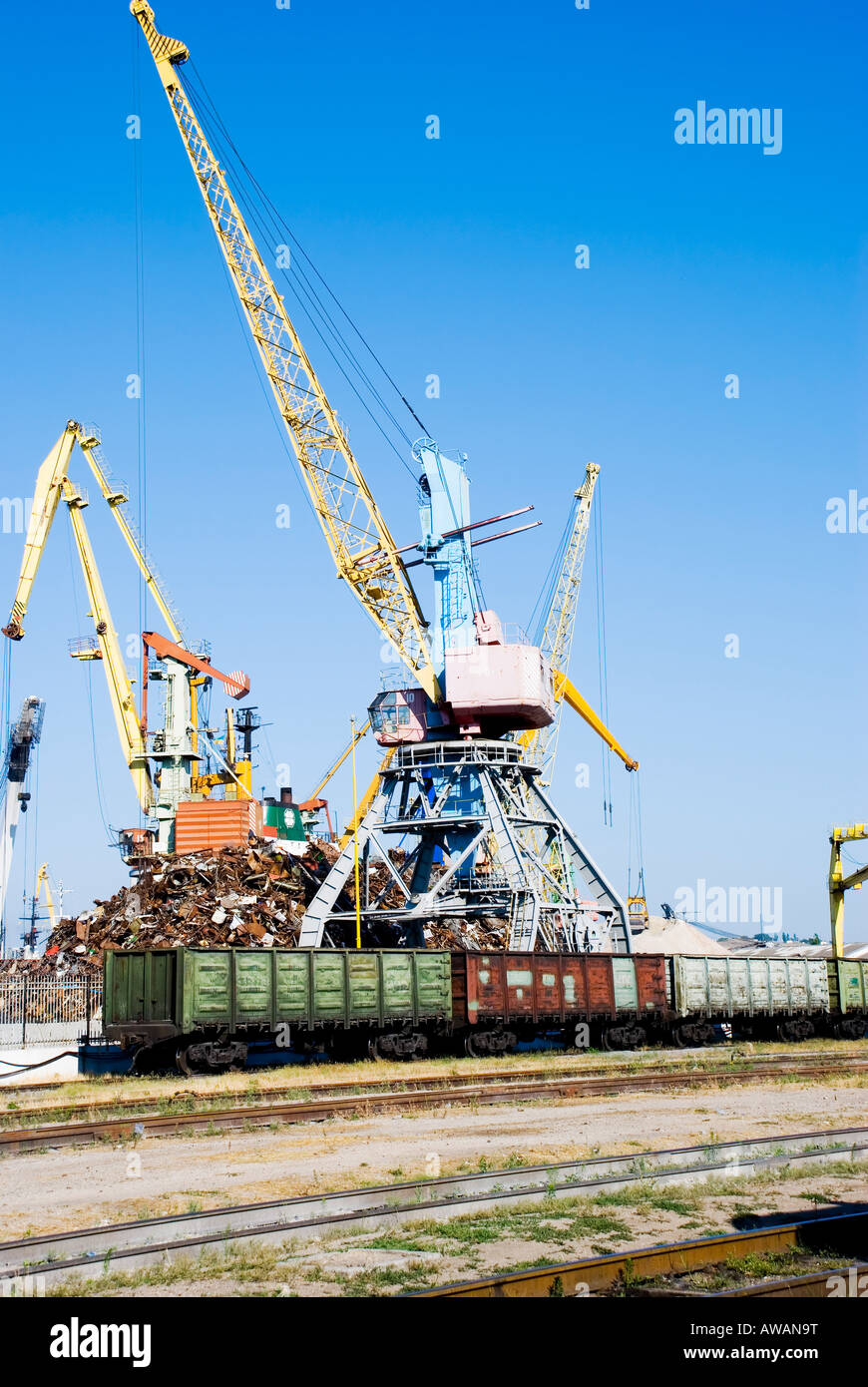 Crane lifting up scrap metal hi-res stock photography and images - Alamy