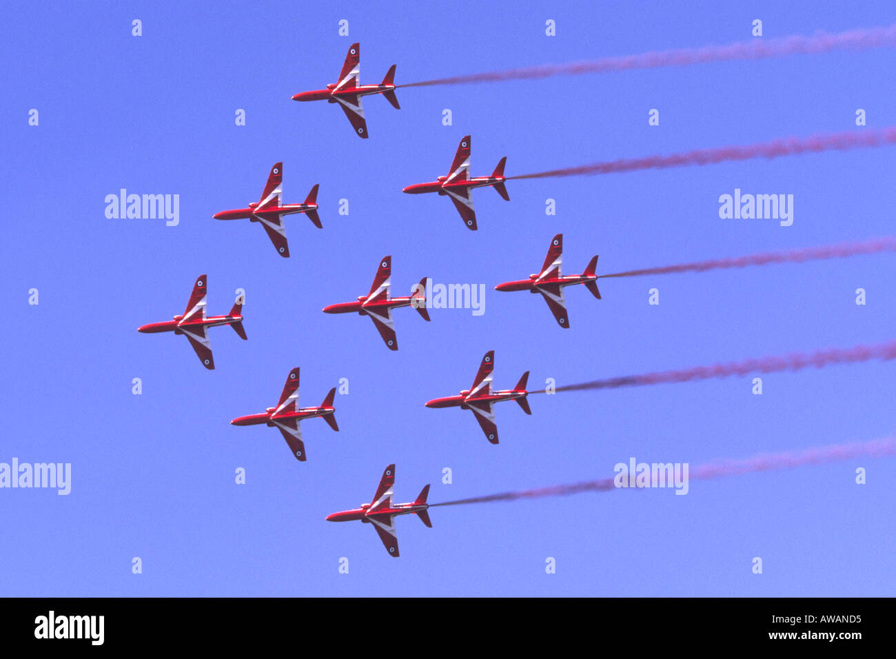 Red arrows loop hi-res stock photography and images - Alamy