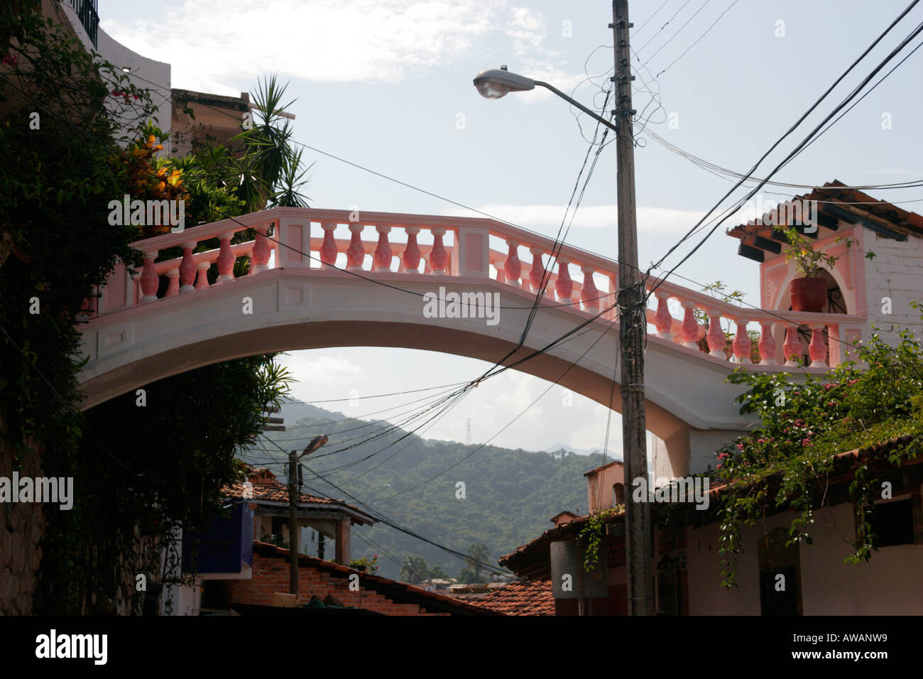 Bridge to Elizabeth Taylors house Stock Photo - Alamy