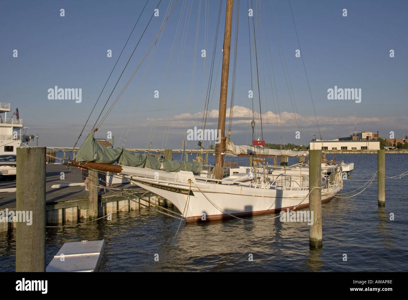 Skipjack mast hi-res stock photography and images - Alamy