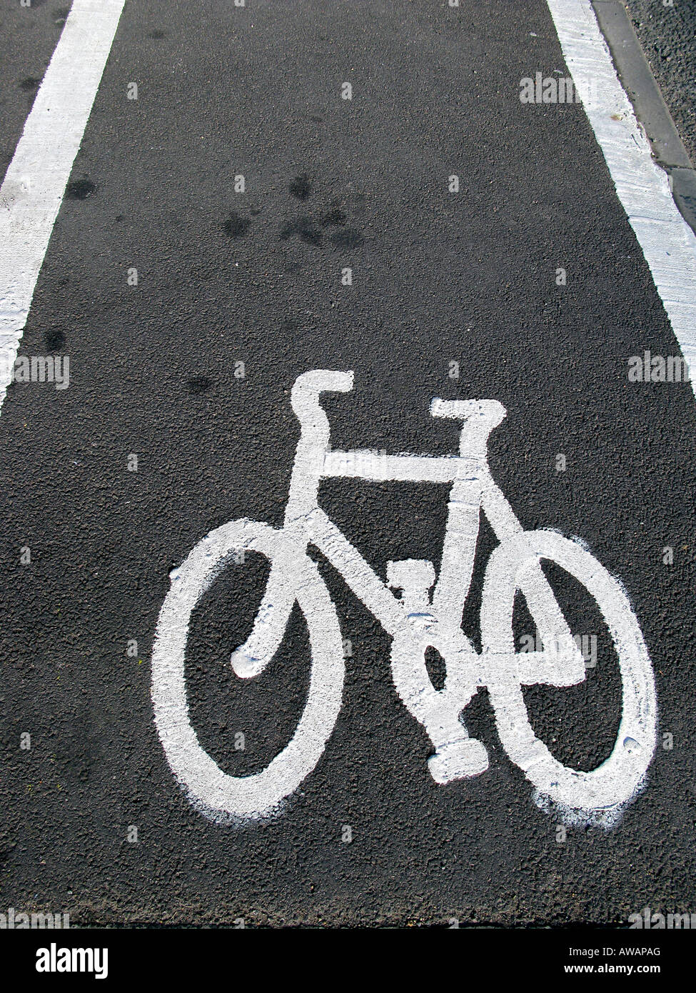 Start of a cycle track with bike logo Stock Photo - Alamy