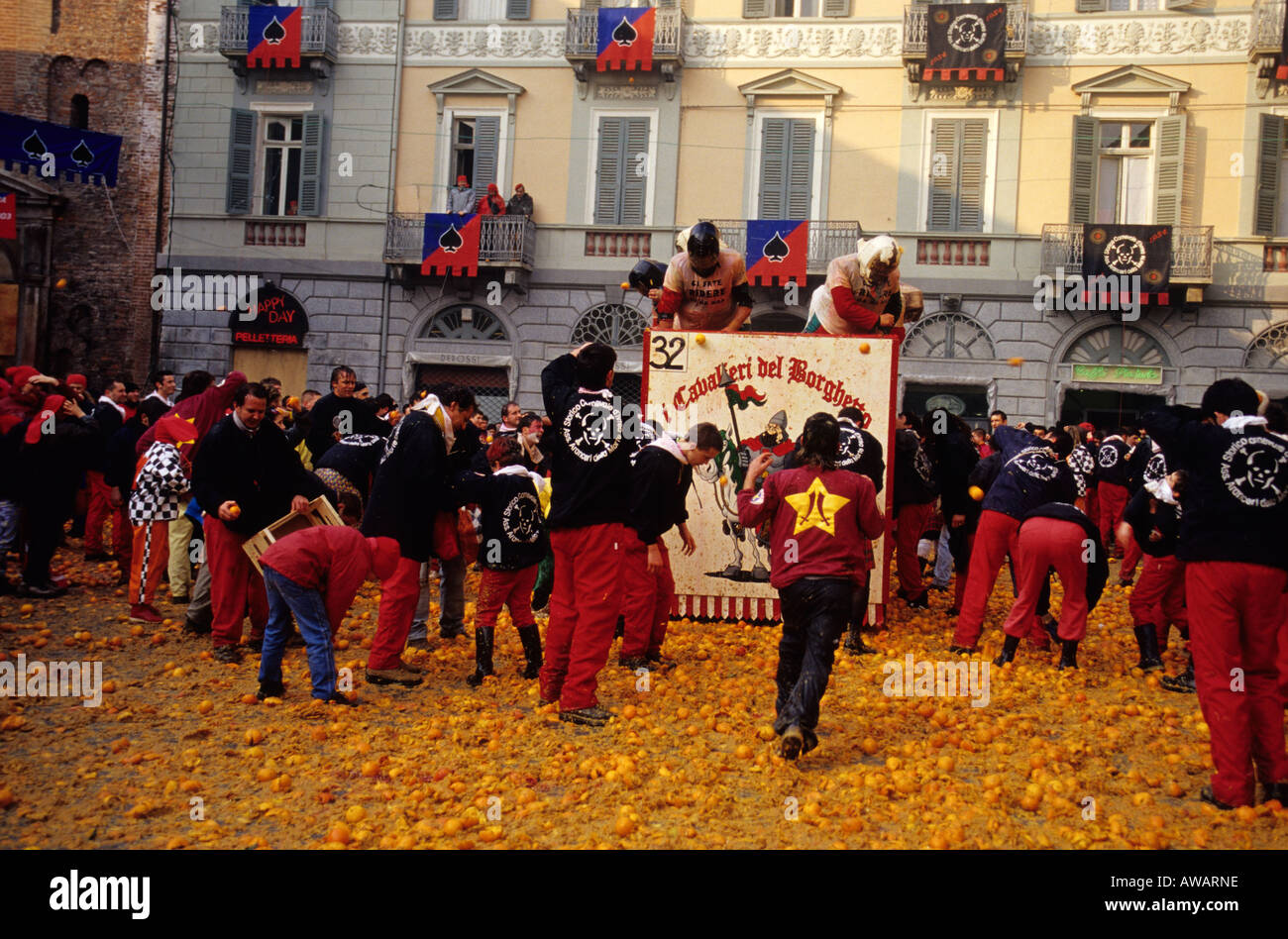 Orange battle at the carnival of Ivrea, Italy Stock Photo - Alamy