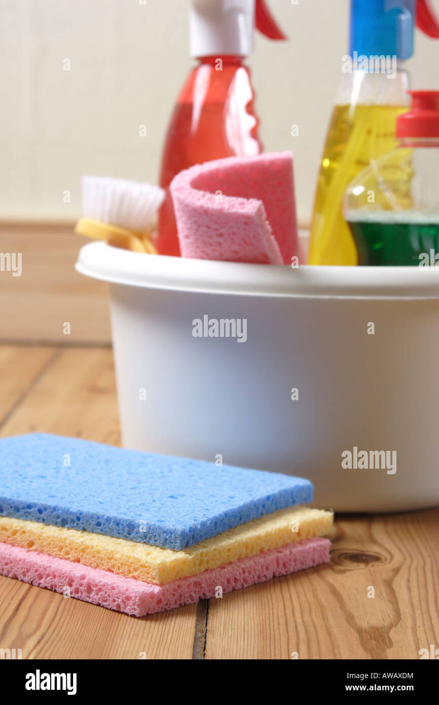 bucket sponges and detergent Stock Photo - Alamy