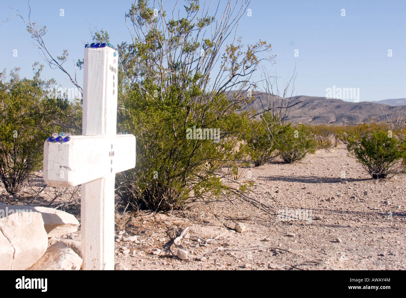 Desert grave hi-res stock photography and images - Alamy