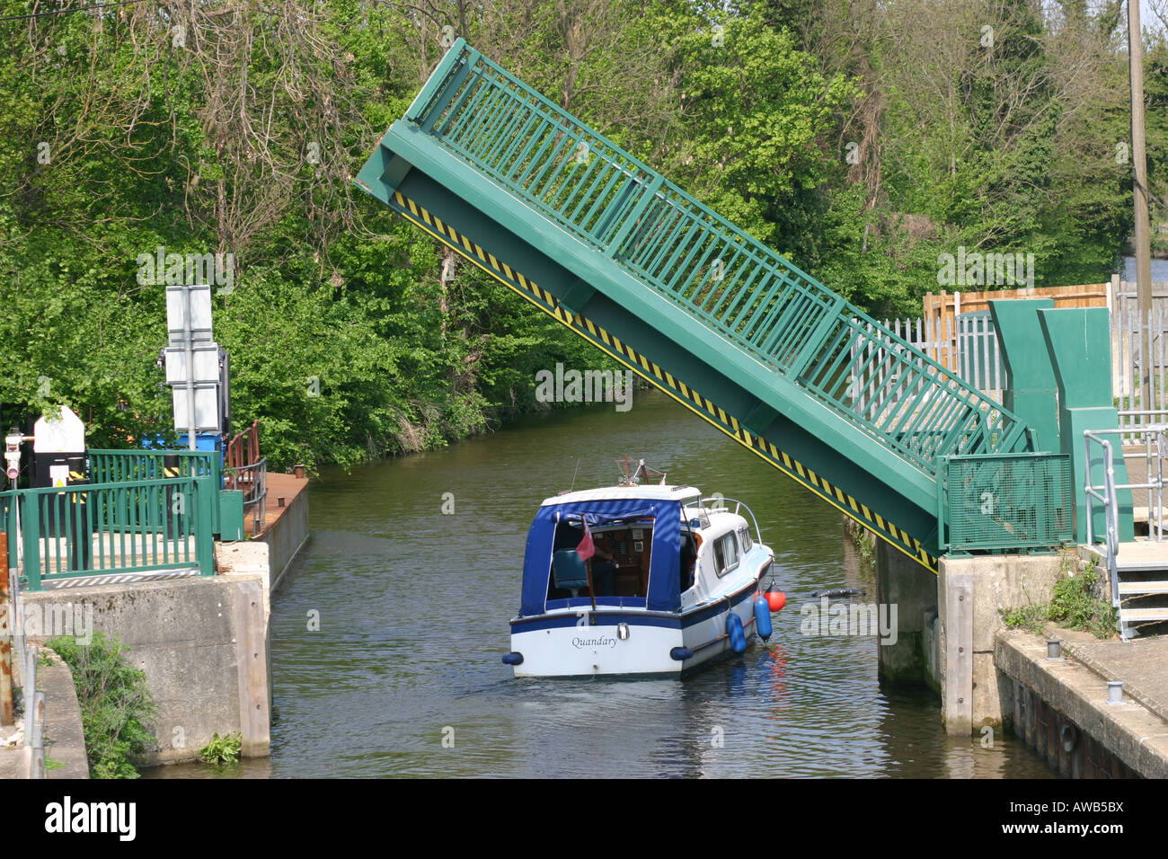 Raised bascule bridge hi-res stock photography and images - Alamy