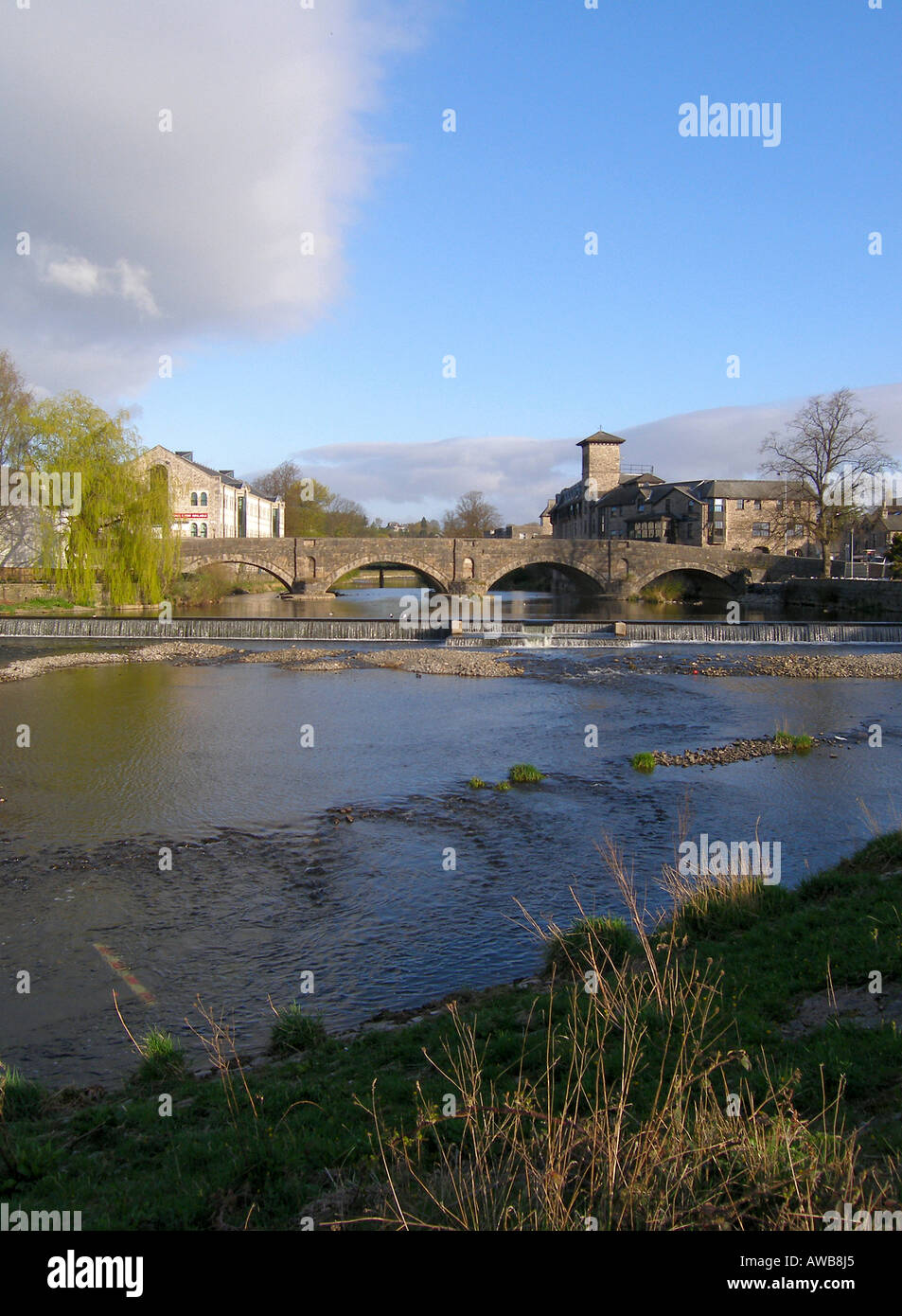 The River Kent at Stramongate Bridge, Kendal, Cumbria, England, UK ...