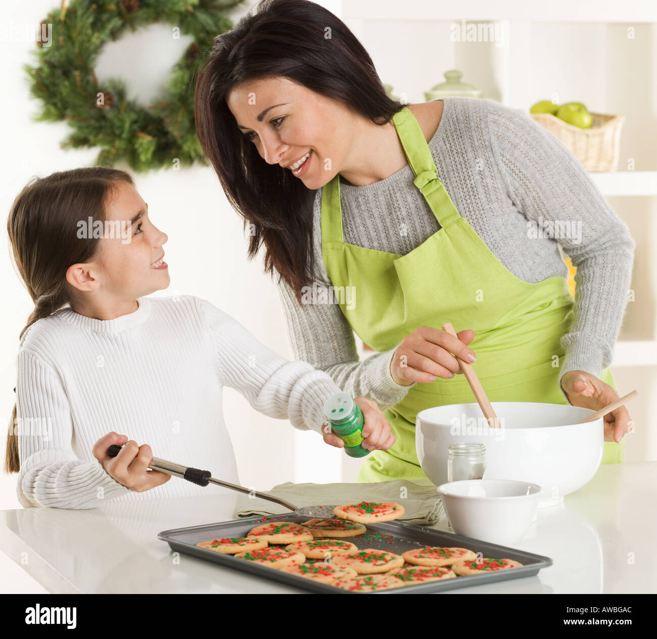 Mother and daughter baking Christmas cookies Stock Photo - Alamy