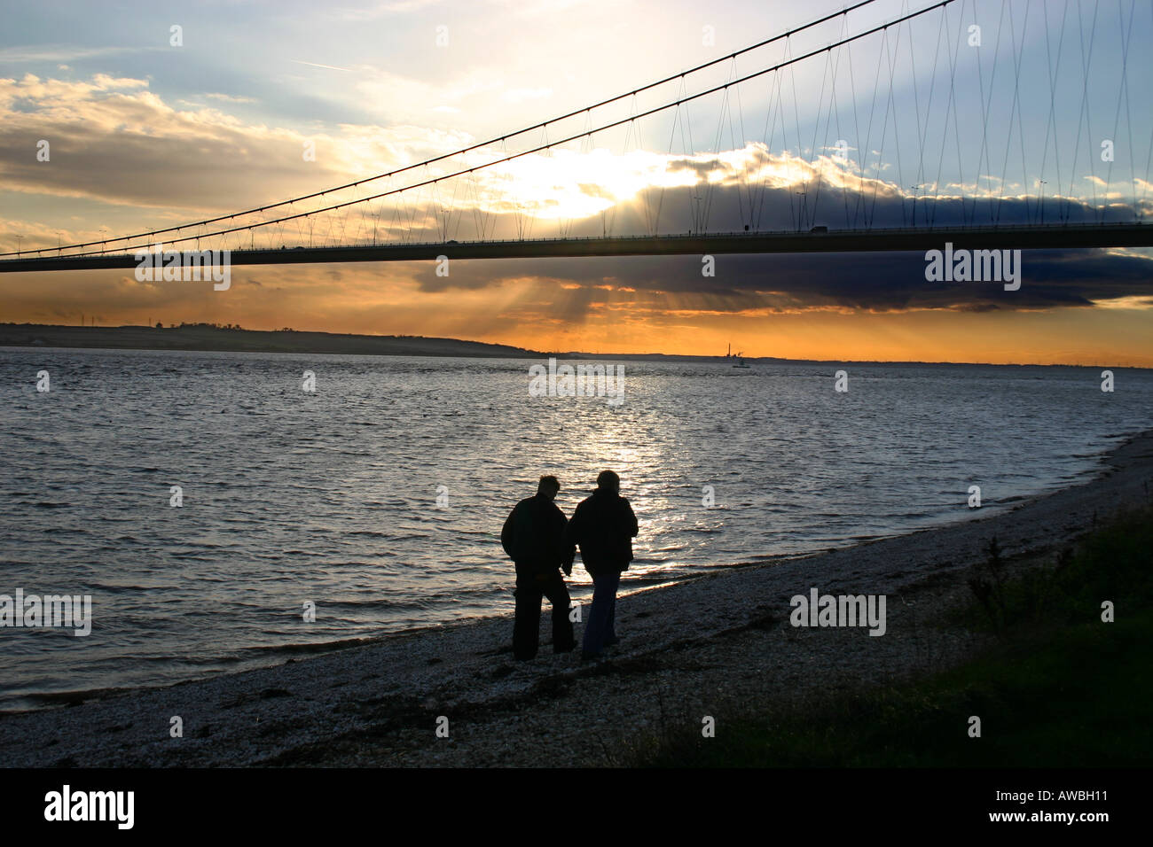 Humber bridge in background hi-res stock photography and images - Alamy