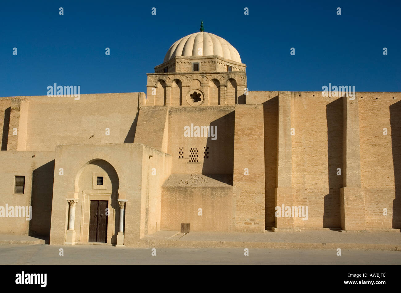 The external wall and dome of the great Kairouan mosque, Tunisia Stock ...
