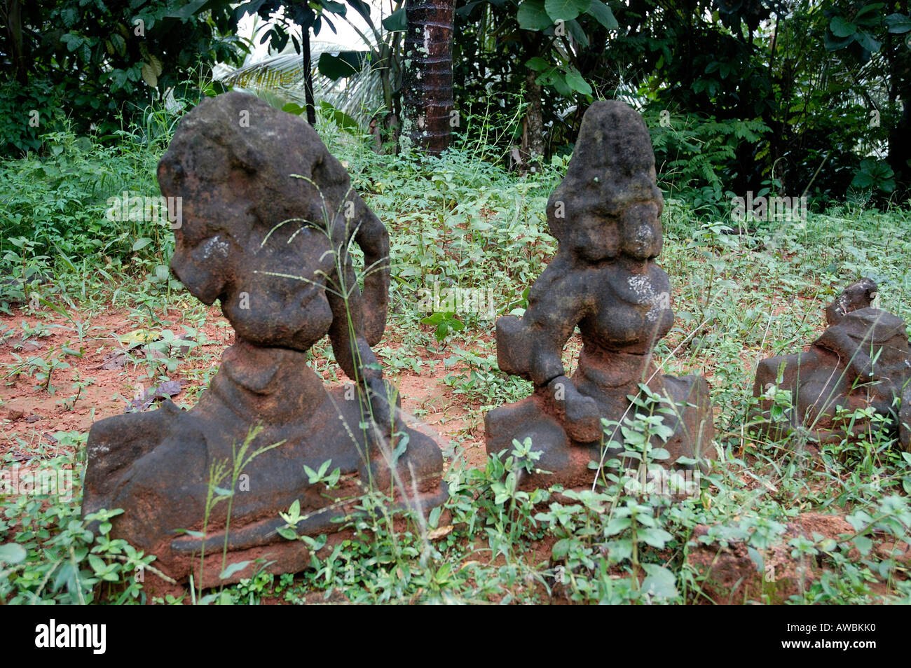 Stone idols hi-res stock photography and images - Alamy