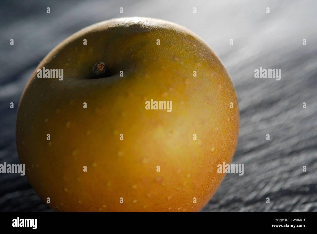 Russet skin hi-res stock photography and images - Alamy