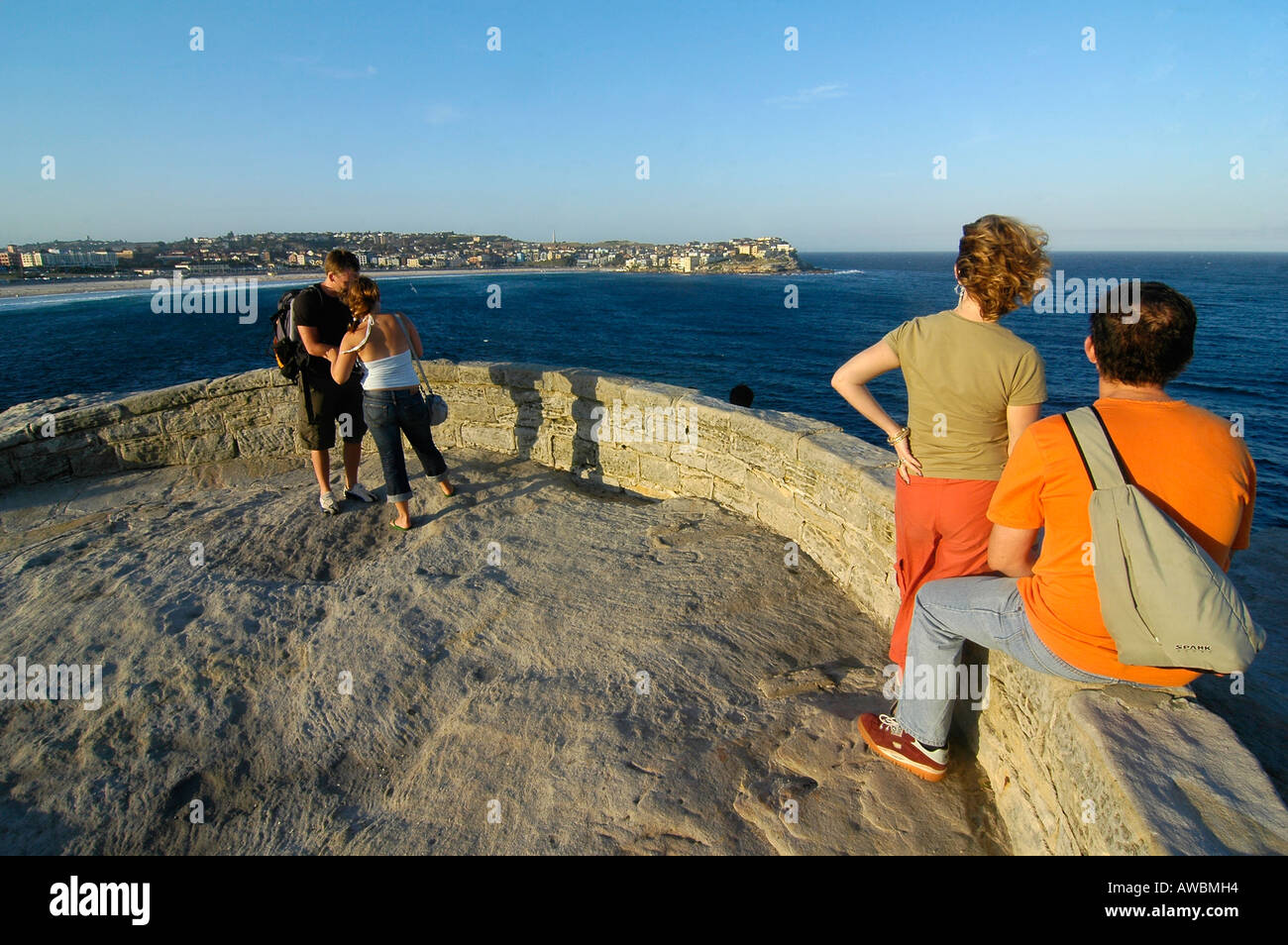 Tourists relaxing at a look-out spot on the Bondi clif promenade ...