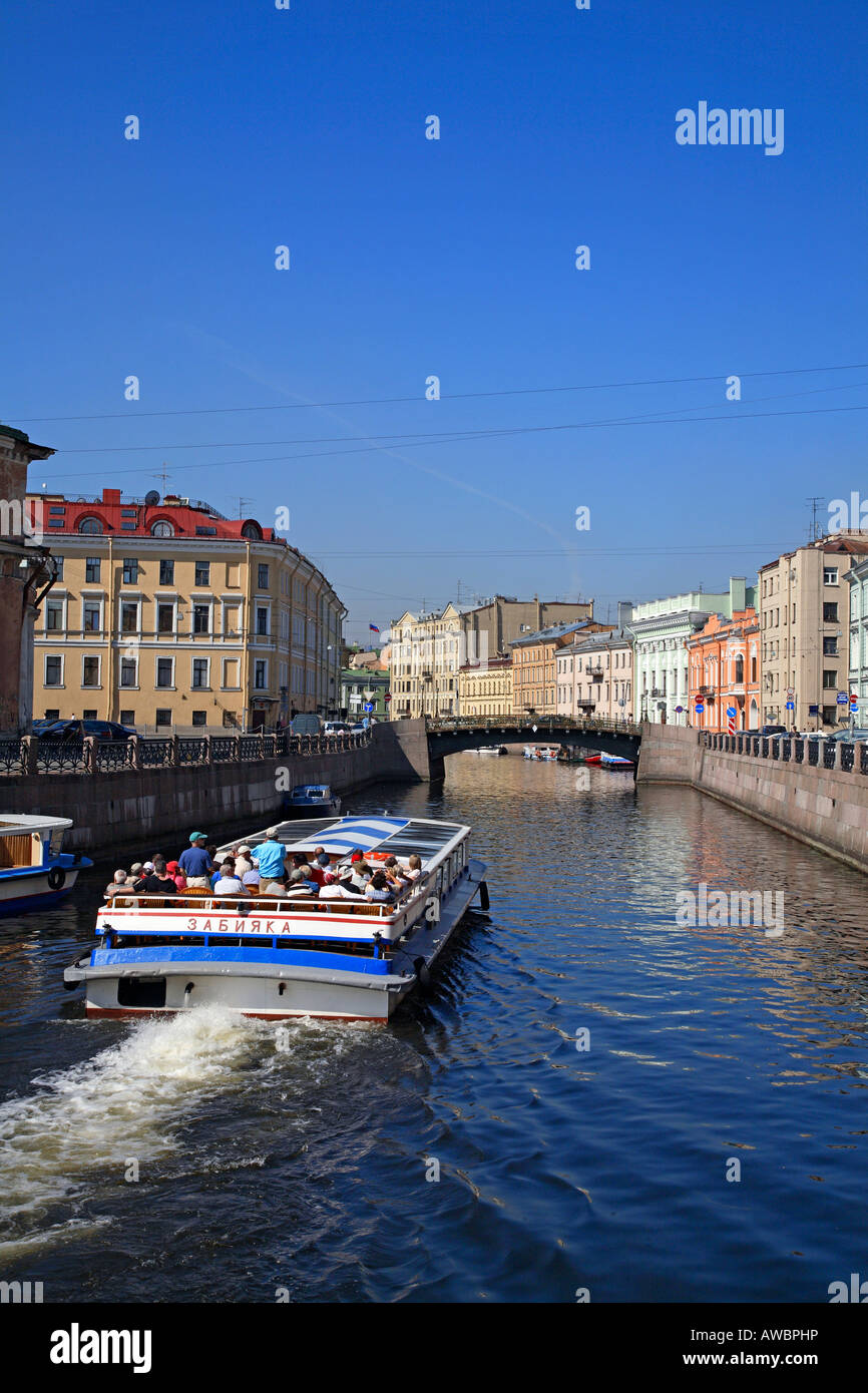 Russia, St Petersburg, Great Stables Bridge (bol-konyushennyy Most ...
