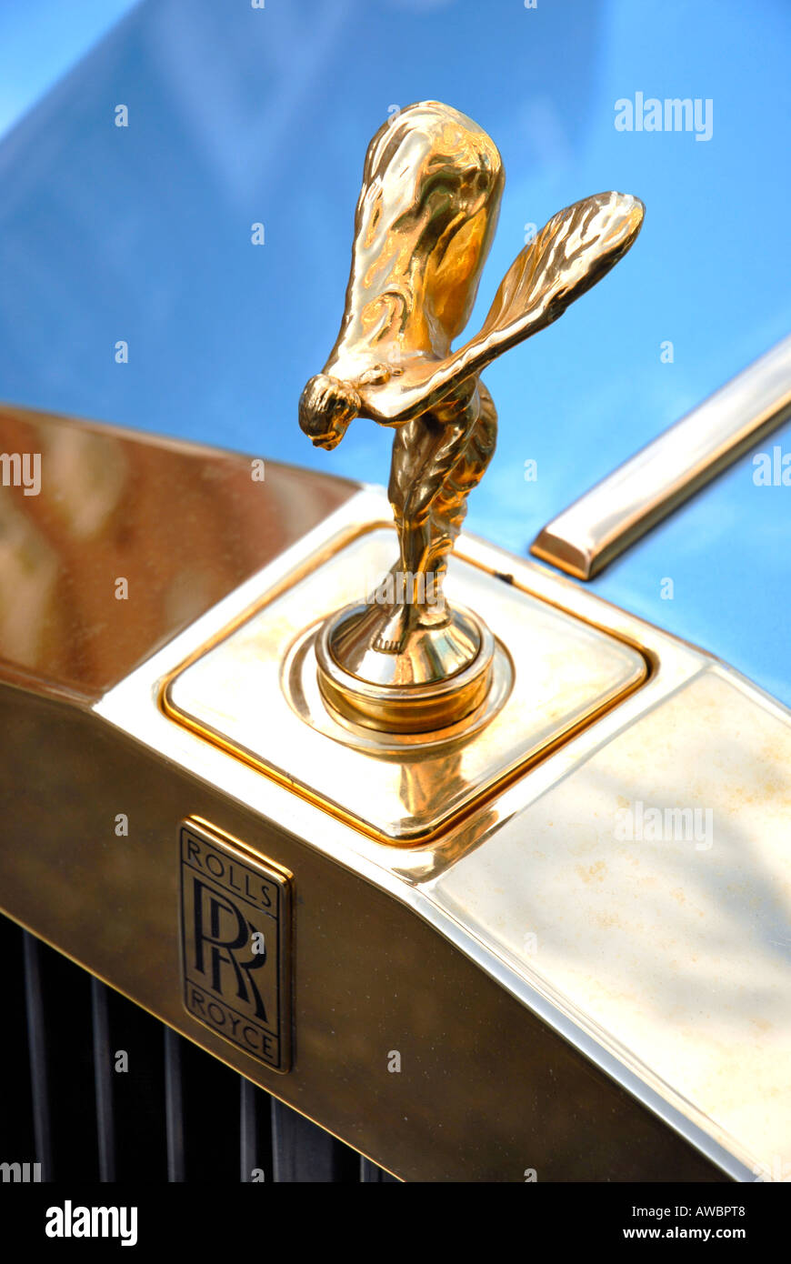 Gold Spirit of Ecstasy on a Rolls-Royce car in London Stock Photo - Alamy
