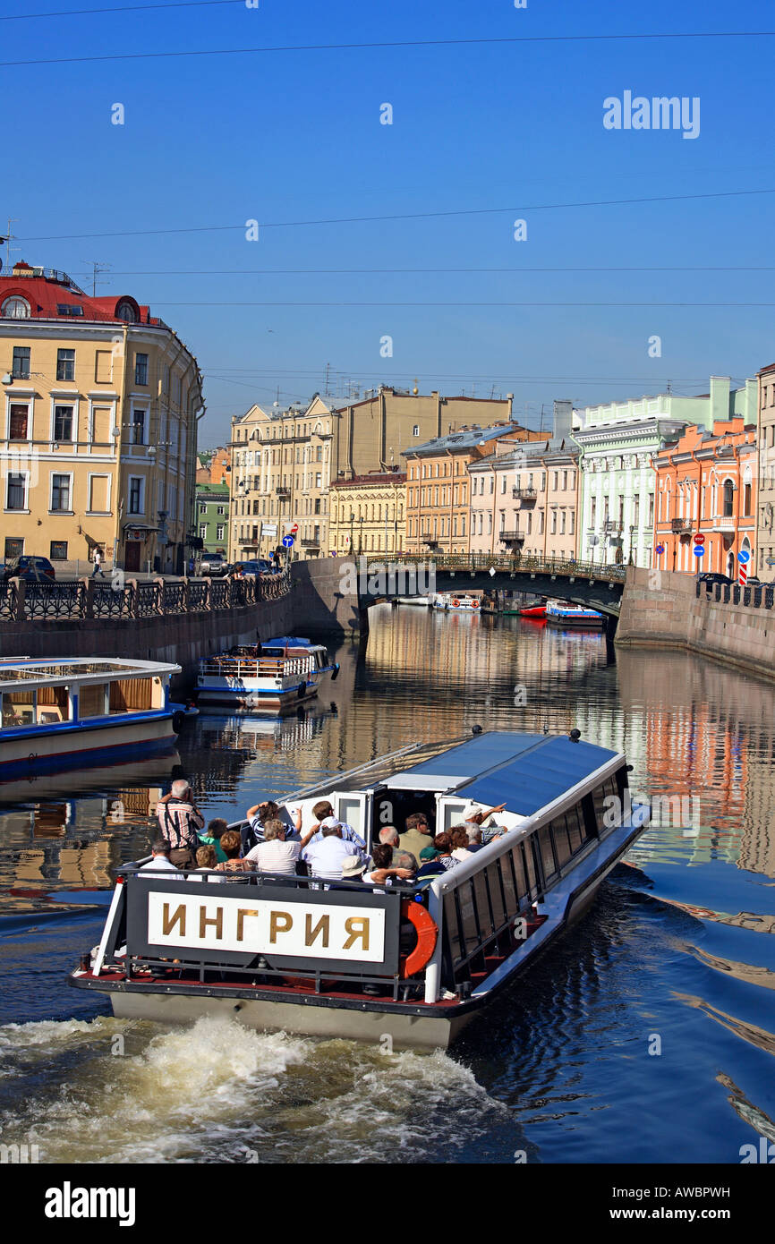 Russia, St Petersburg, Great Stables Bridge (bol-konyushennyy Most ...