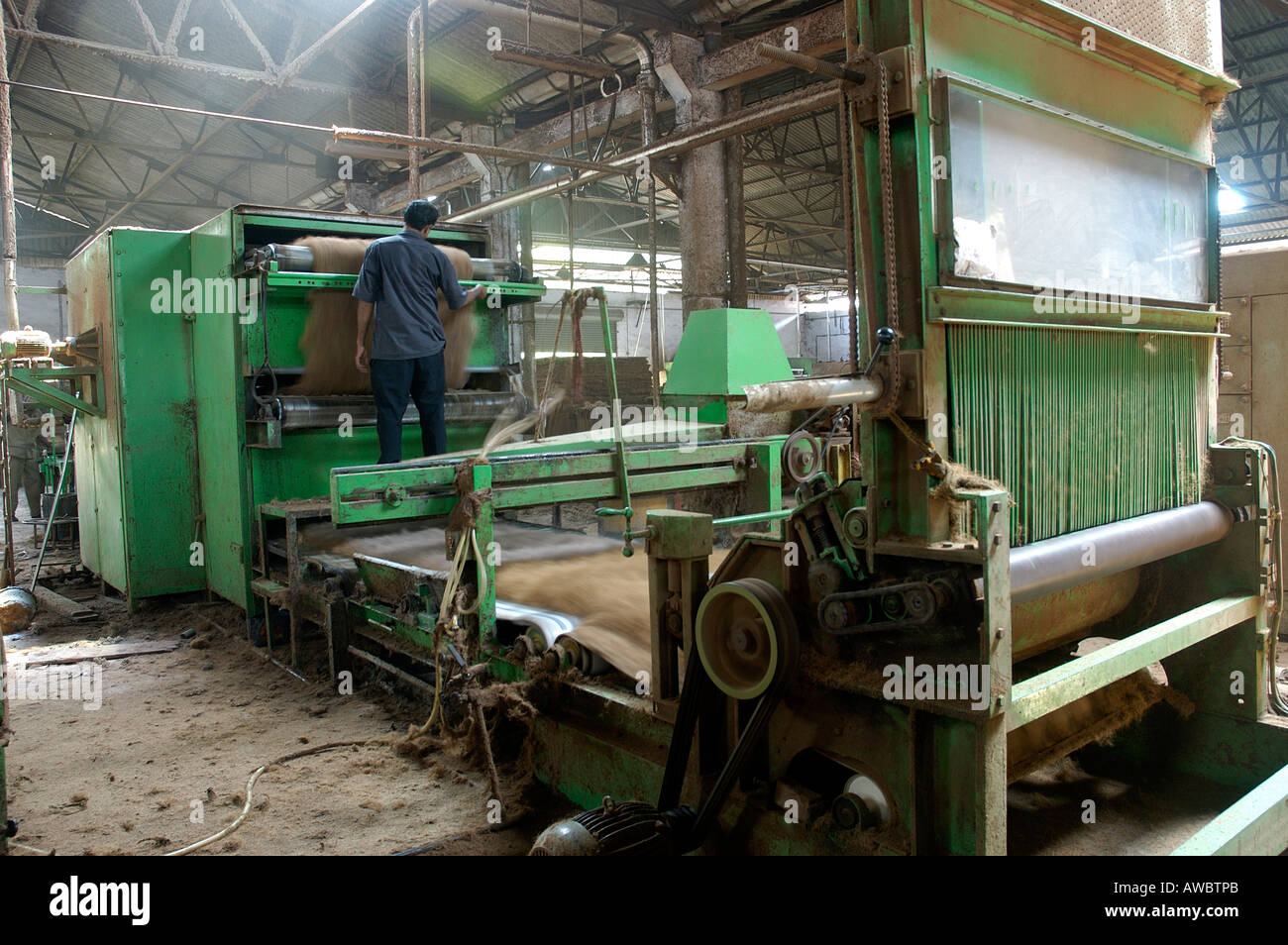 COIR PROCESSING IN FACTORY IN ALAPPUZHA DISTRICT Stock Photo - Alamy