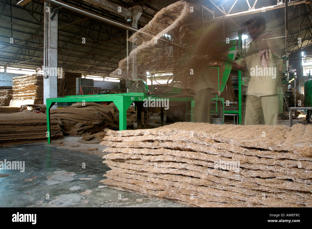 COIR PROCESSING IN FACTORY IN ALAPPUZHA DISTRICT Stock Photo - Alamy