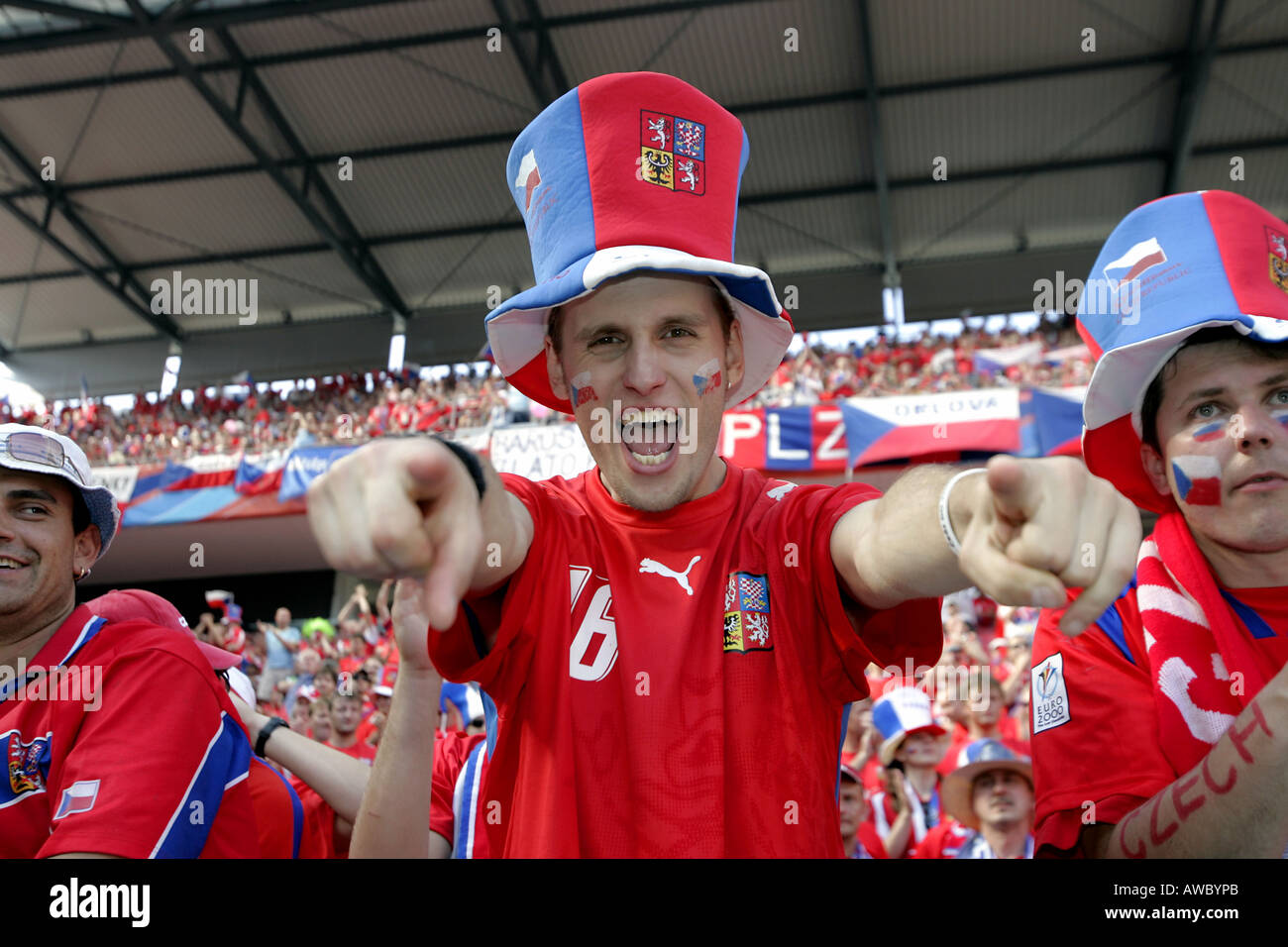Football fan chanting crowd cheering hi-res stock photography and ...