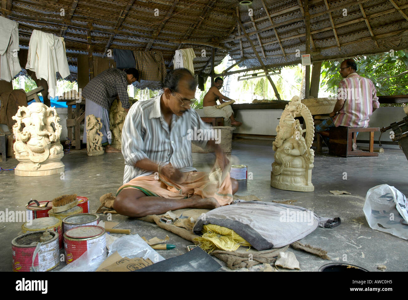 TRADITIONAL WOOD CARVING Stock Photo - Alamy