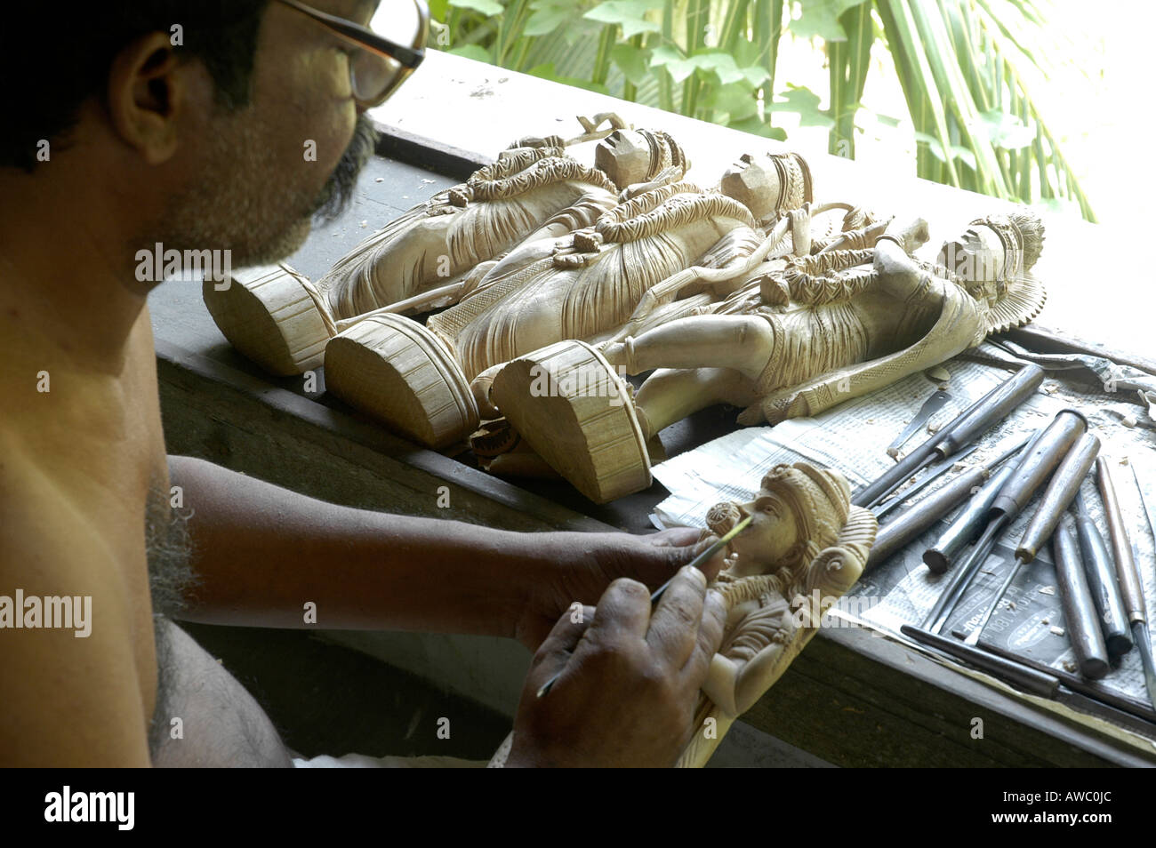 TRADITIONAL WOOD CARVING Stock Photo - Alamy