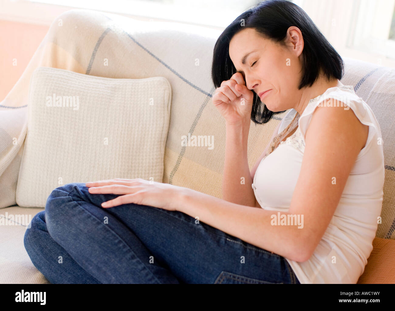 Crying woman seated hi-res stock photography and images - Alamy