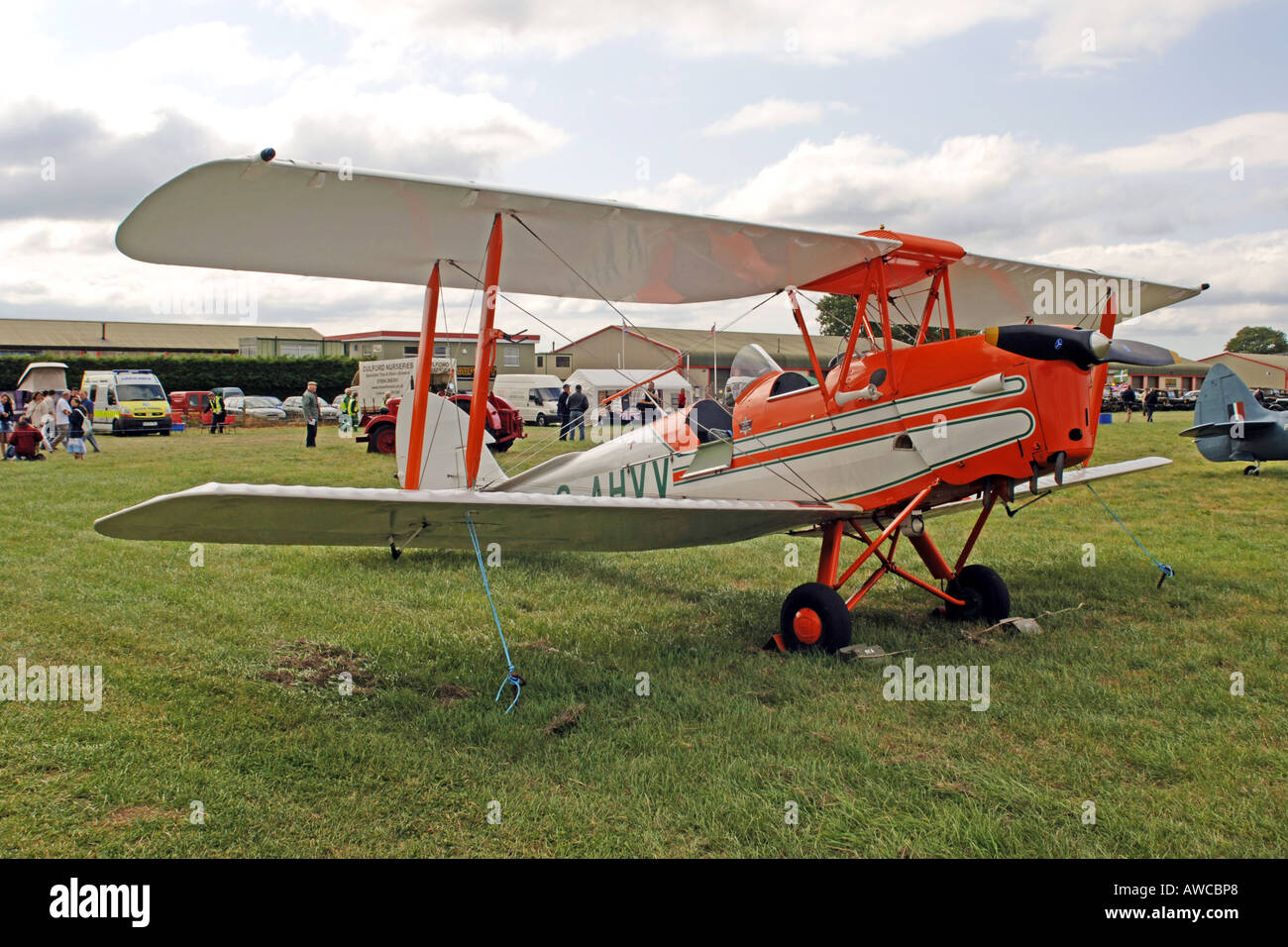 De havilland tiger moth bi plane hi-res stock photography and images ...
