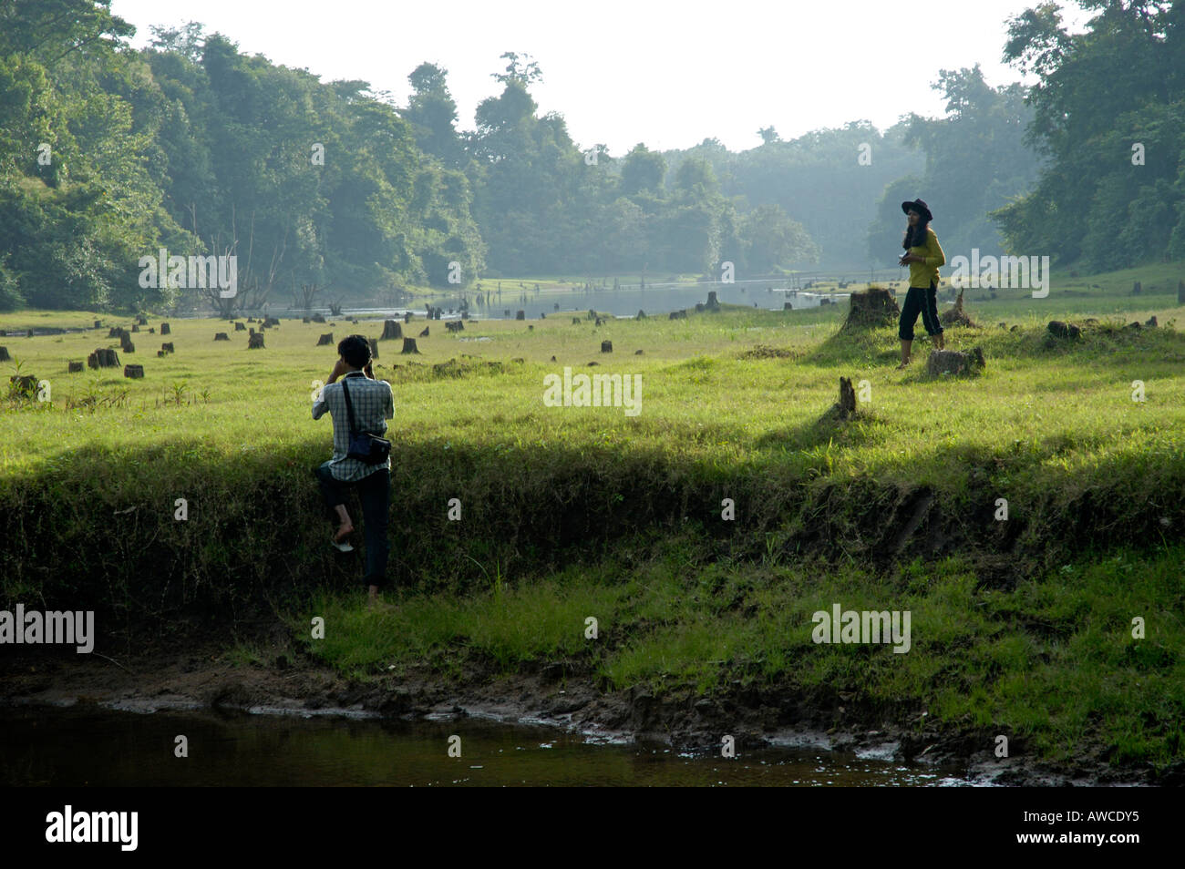 TOURISTS INSIDE THATTEKKAD BIRD SANCTUARY Stock Photo - Alamy