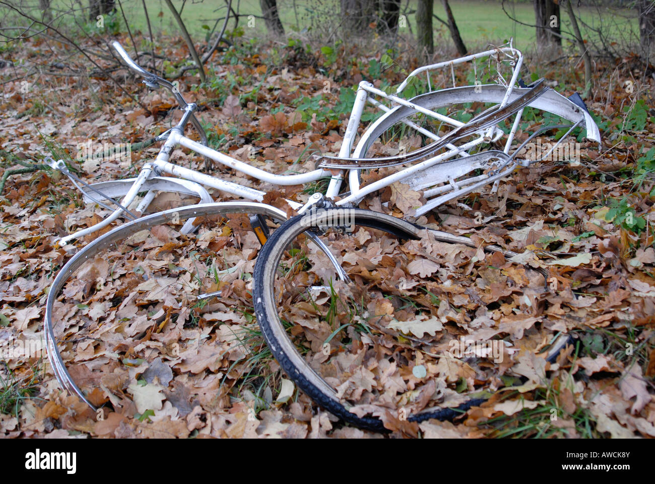 Kaputter fahrradreifen hi-res stock photography and images - Alamy