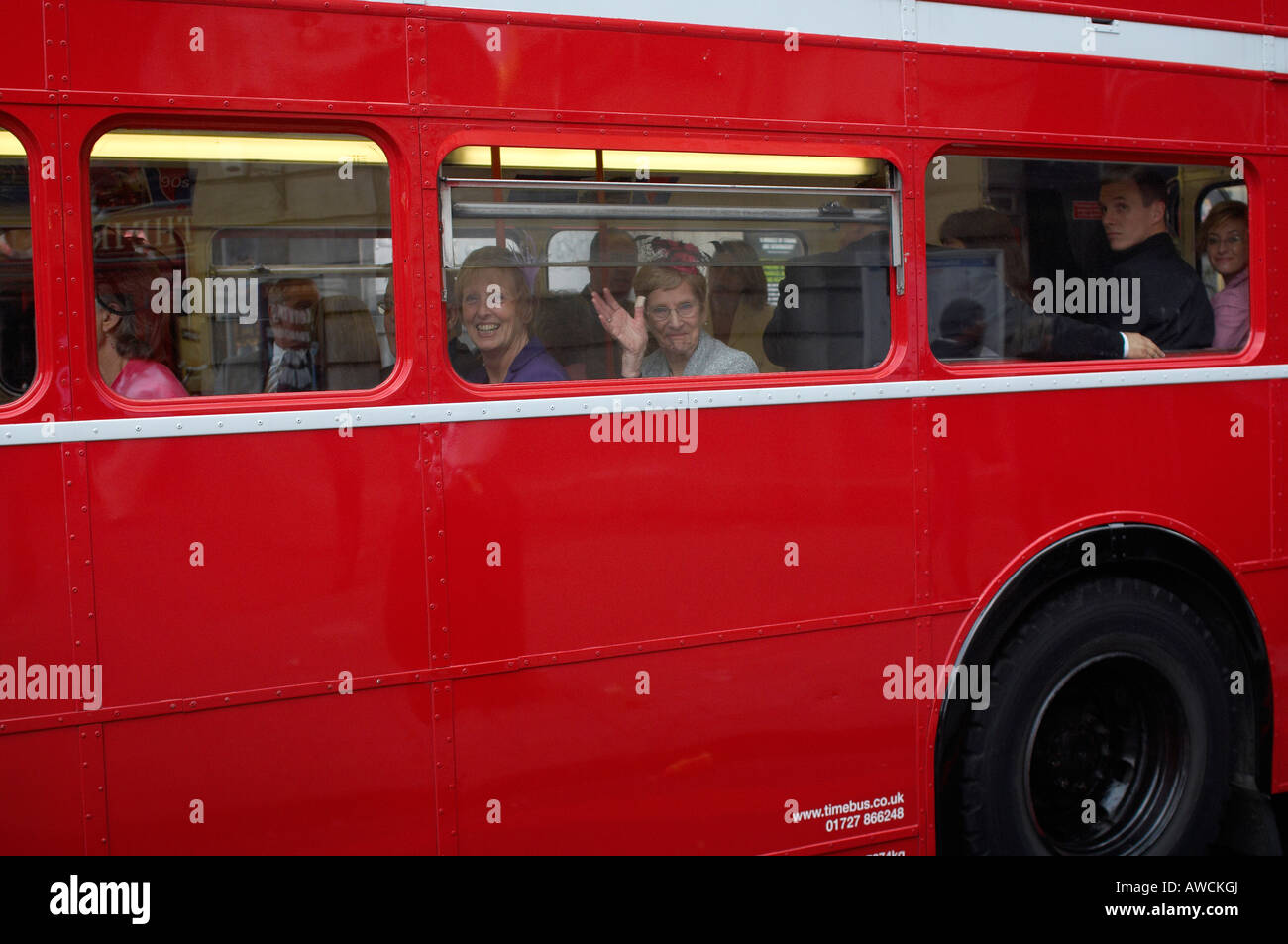 Victoria bus station london hi-res stock photography and images - Alamy