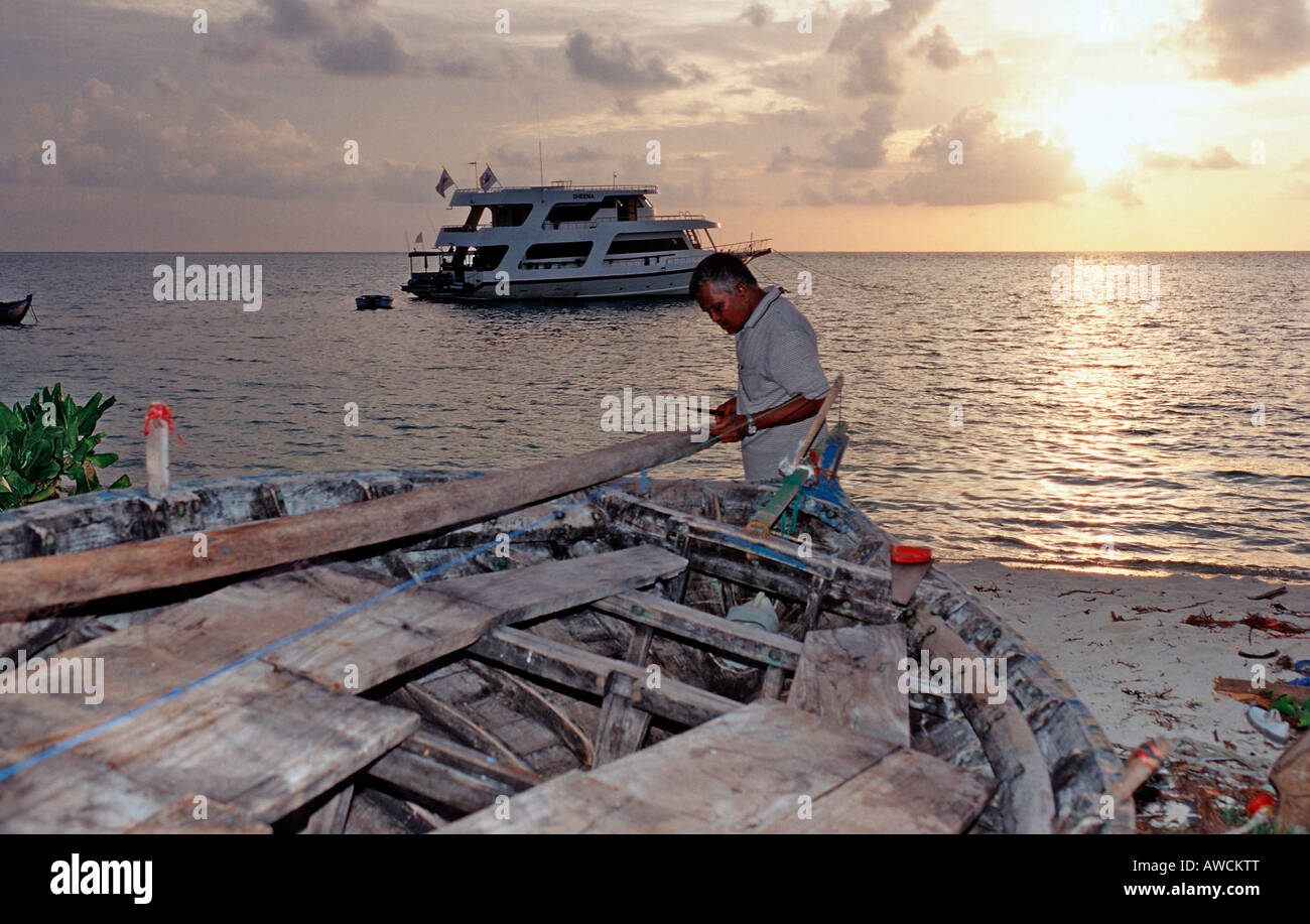 Boatbuilder at Maldives Maldives Indian Ocean Meemu Atoll Stock Photo ...