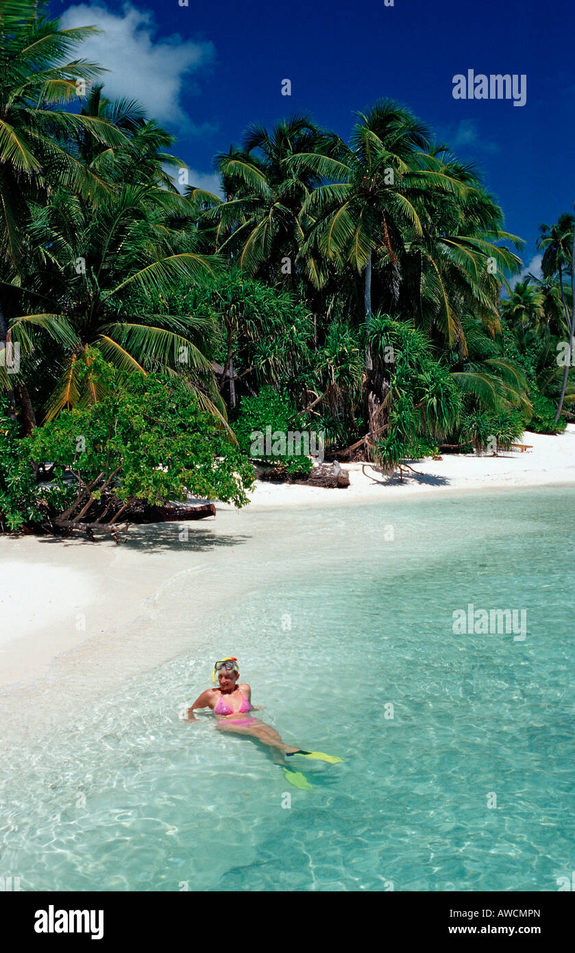 Swimming in Lagoon Maldives Indian Ocean Medhufushi Meemu Atoll Stock ...