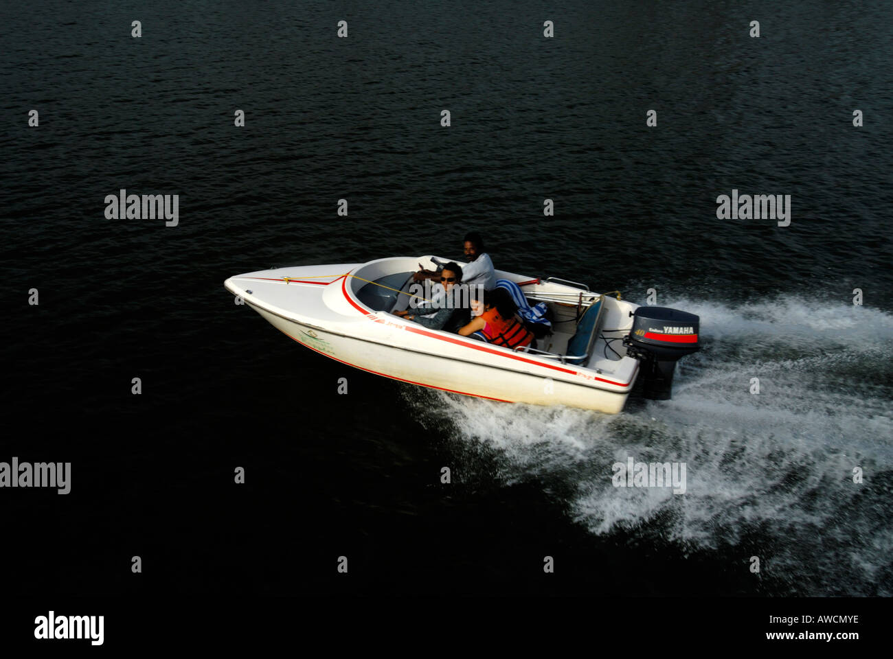 A SPEED BOAT IN THE BACKWATERS OF ALLEPPEY Stock Photo - Alamy