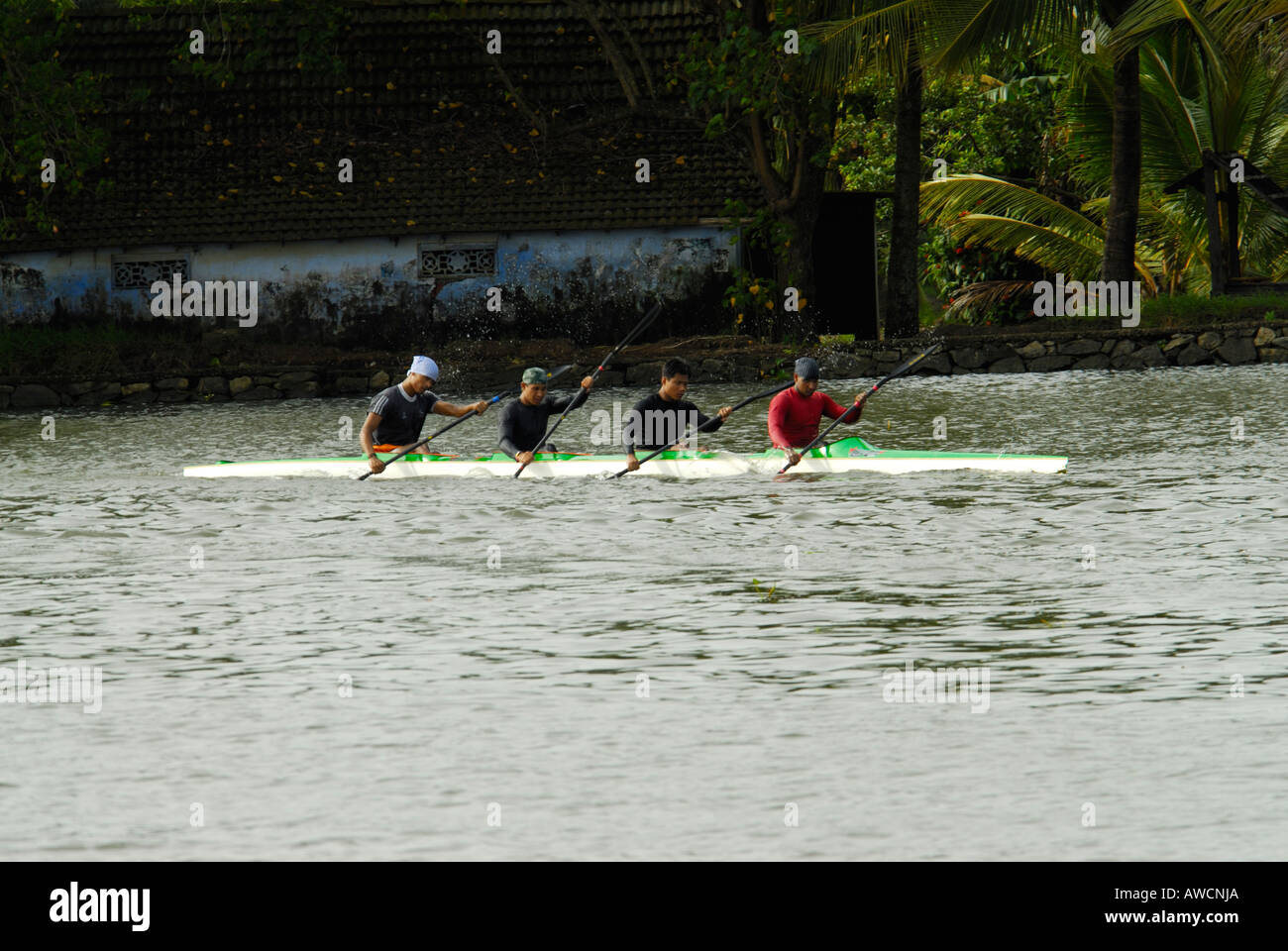 PRACTISING KAYAKING IN THE BACKWATERS OF ALLEPPEY Stock Photo - Alamy