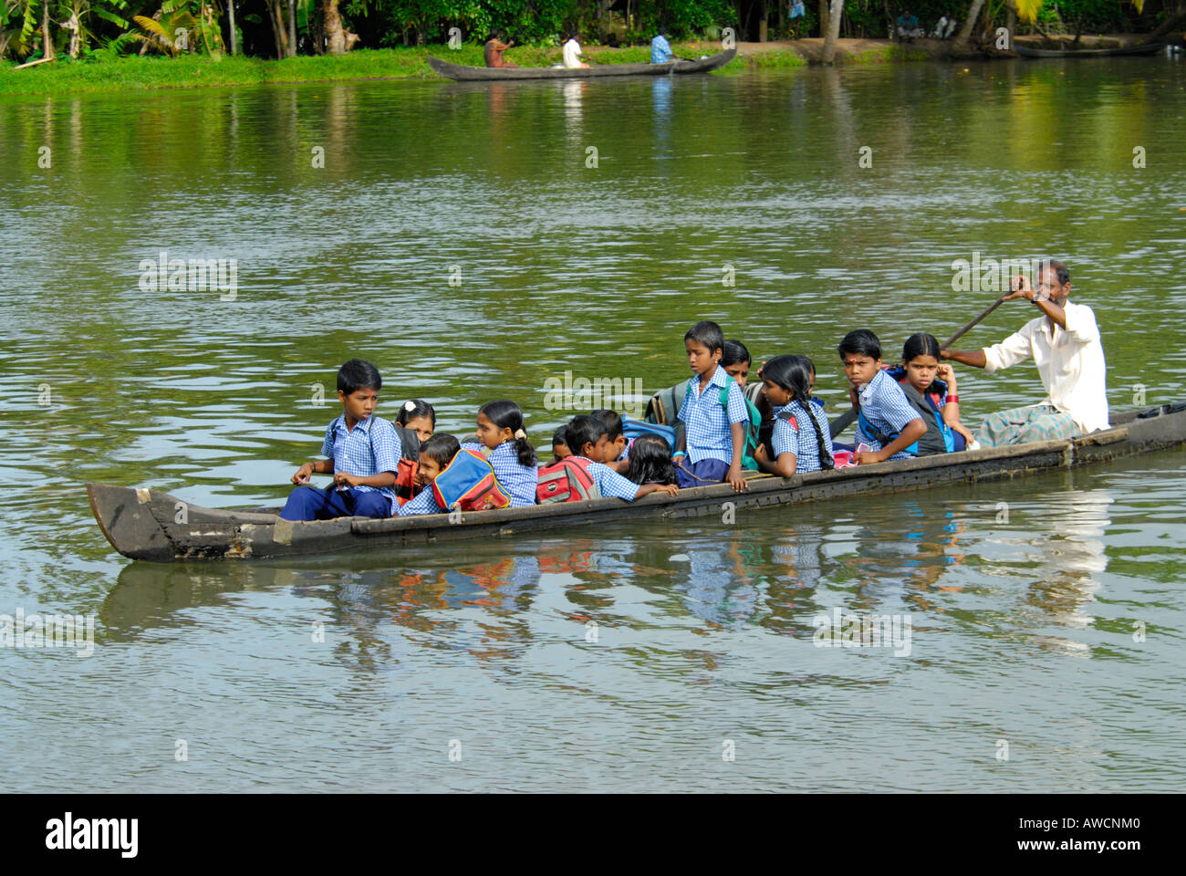 SCHOOL CHILDREN IN A COUNTRY BOAT IN ALLEPPEY Stock Photo - Alamy