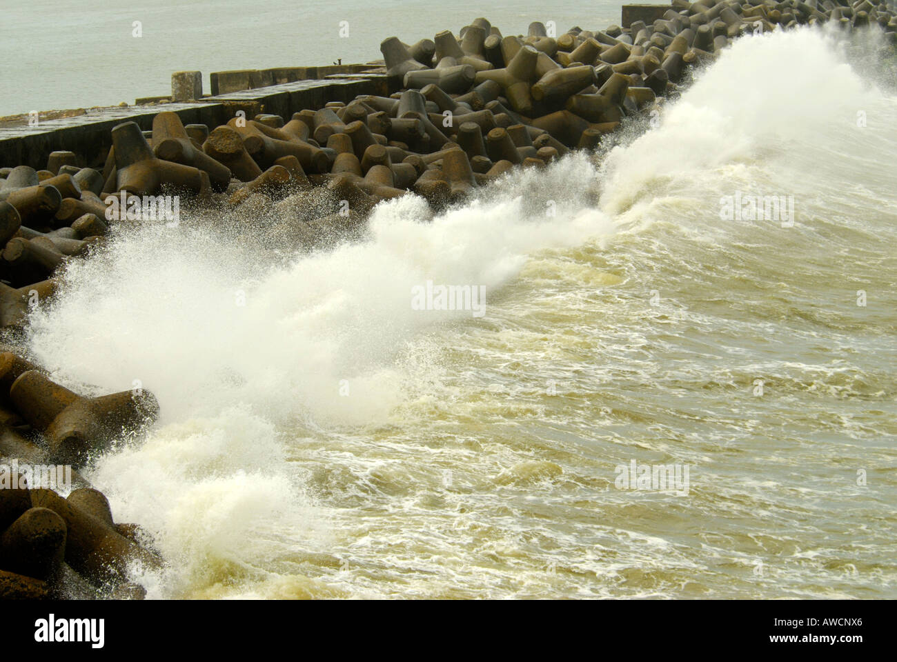 Waves lashing sea wall hi-res stock photography and images - Alamy