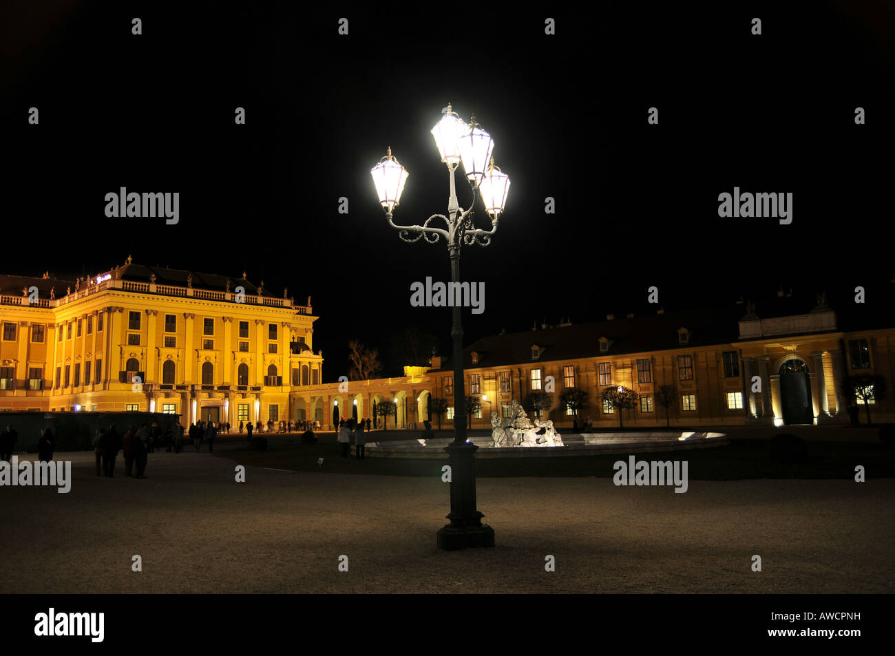 Street lamps vienna hi-res stock photography and images - Alamy