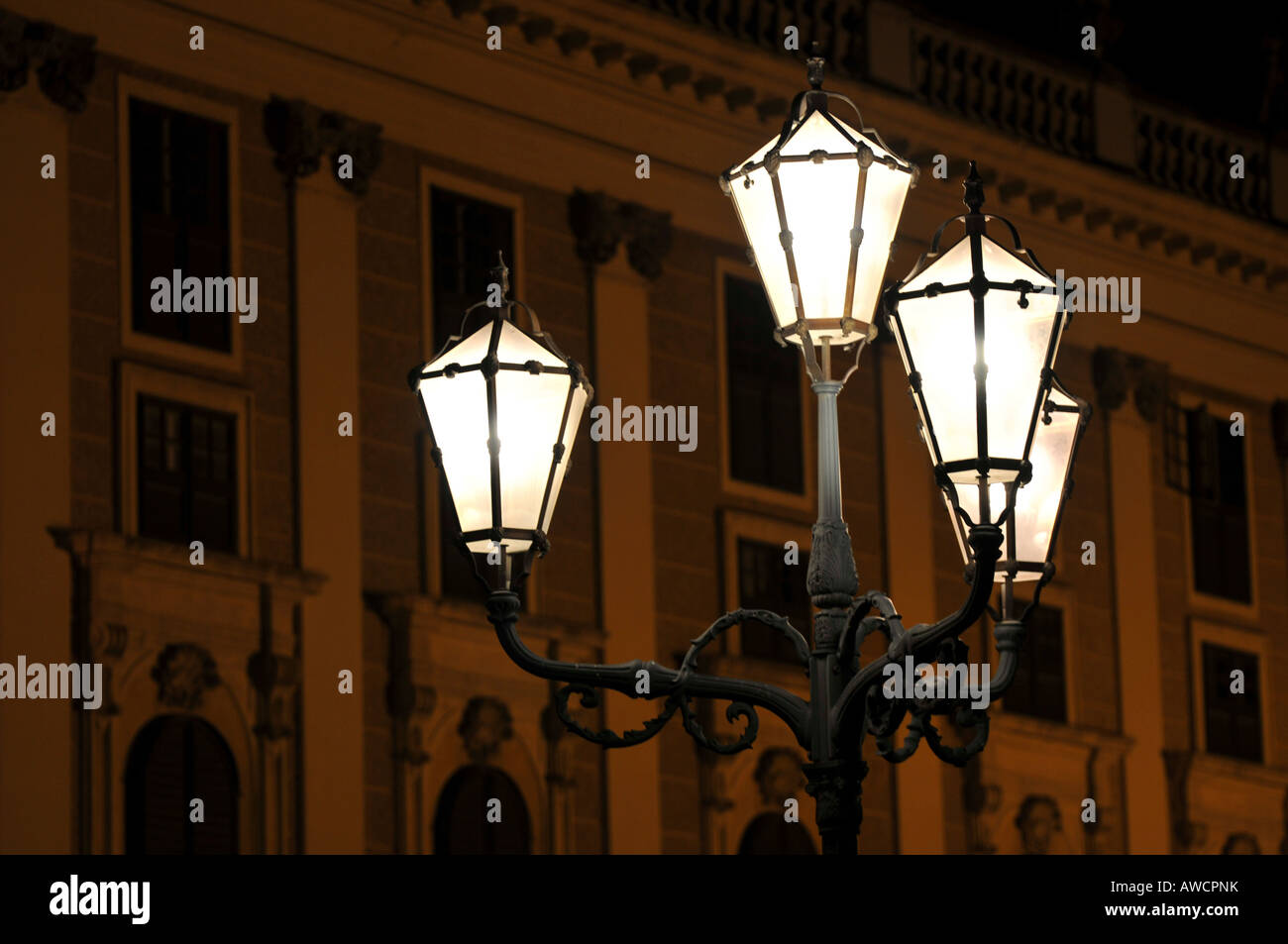 Street lamps vienna hi-res stock photography and images - Alamy