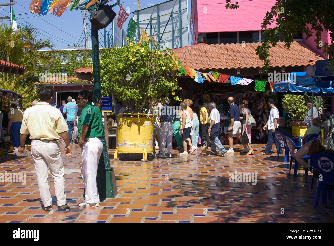 People shopping at an outdoor mercado. Mazatlan, Mexico Stock Photo - Alamy