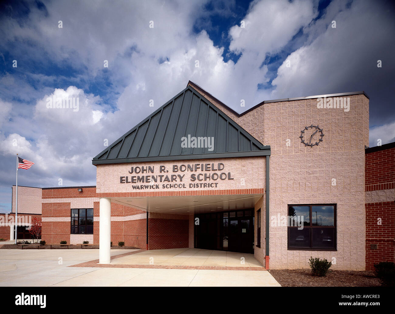school building entrance Stock Photo - Alamy