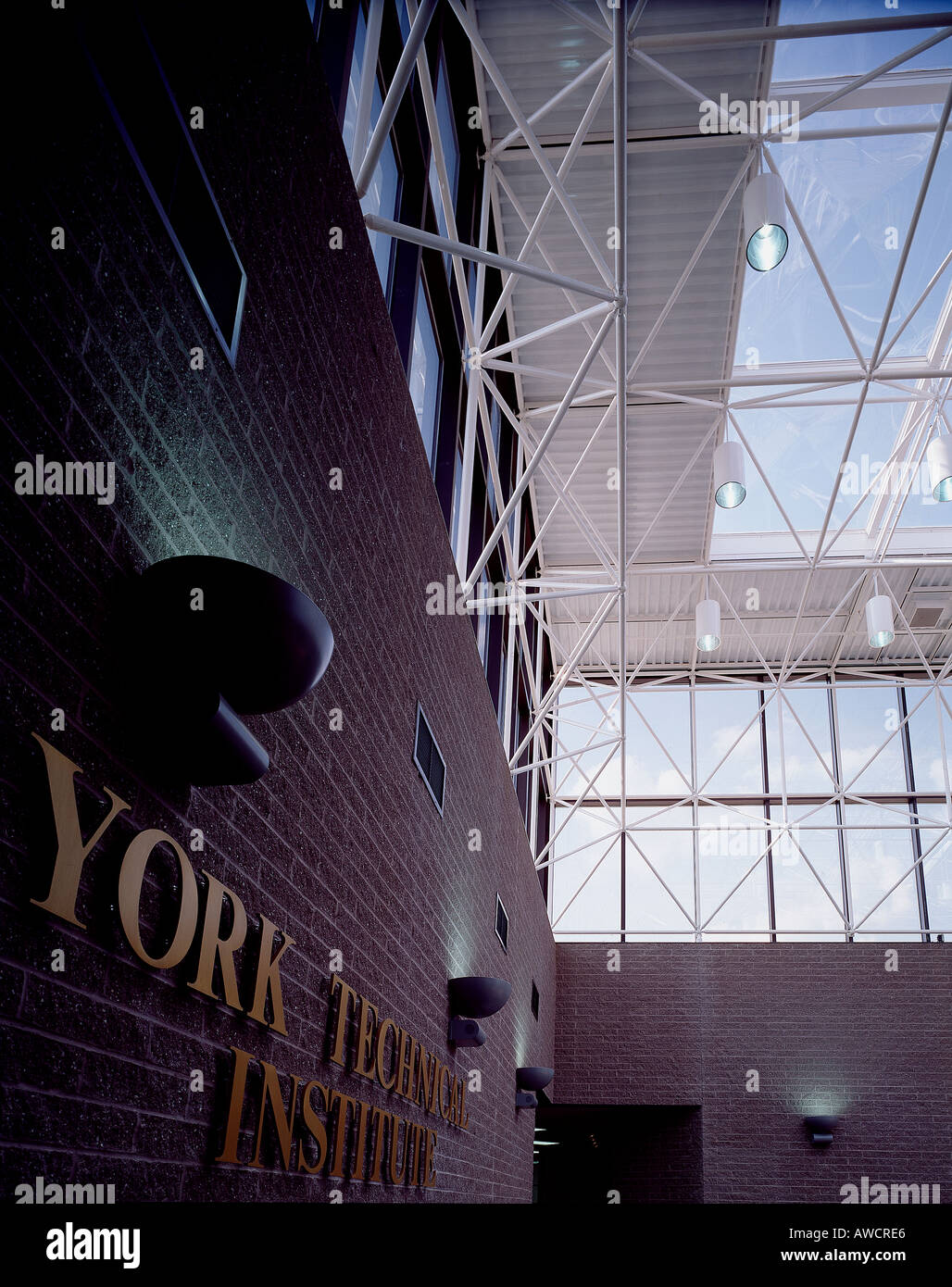 External atrium hi-res stock photography and images - Alamy