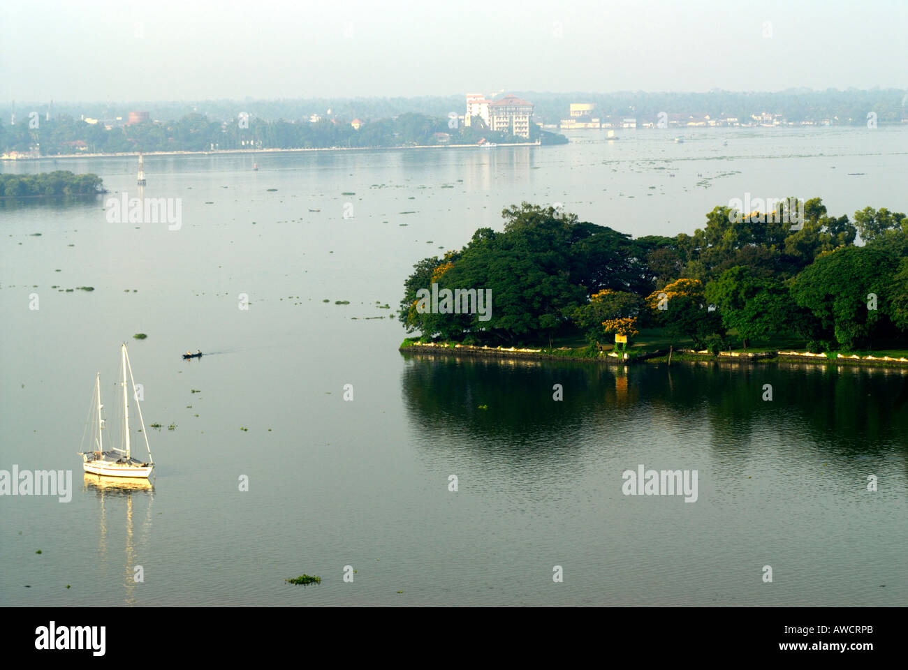 Vembanadu lake hi-res stock photography and images - Alamy
