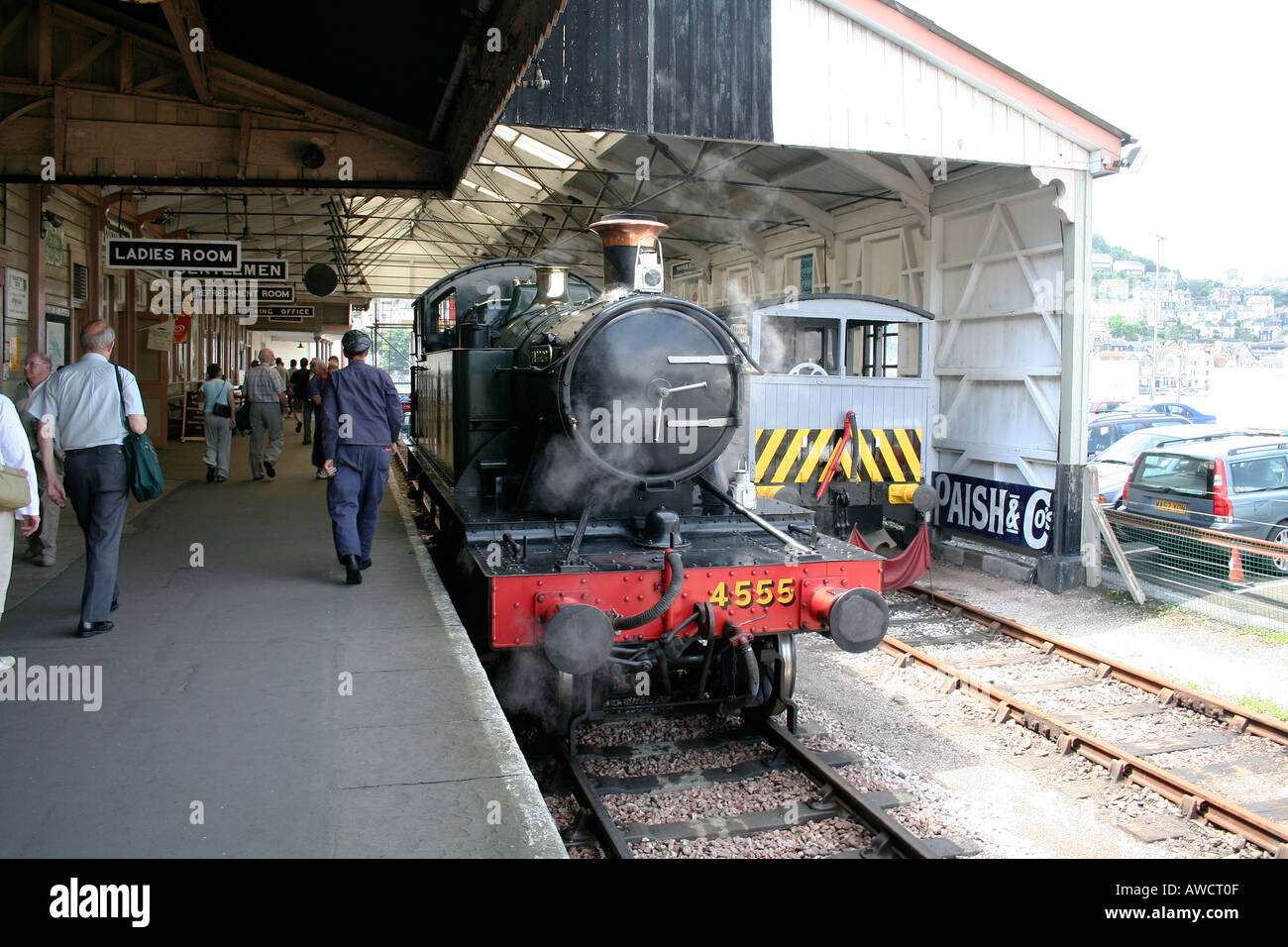 Conected platform hi-res stock photography and images - Alamy