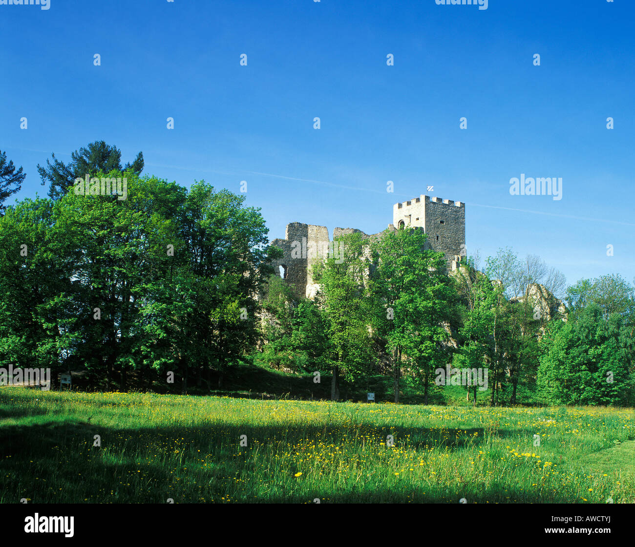 Weissenstein schloss bayerischer wald hi-res stock photography and ...