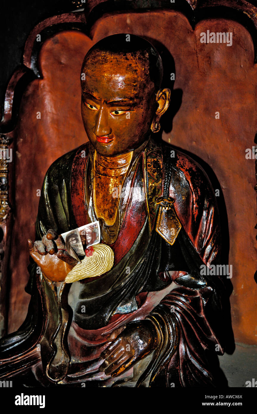 Clay statues, collecting donations, Palcho Monastery or Pelkor Chode ...